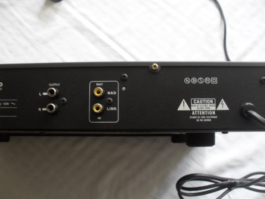 NAD 402 AM/FM Stereo Tuner