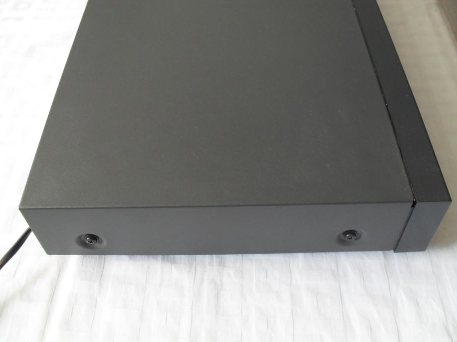 NAD 402 AM/FM Stereo Tuner