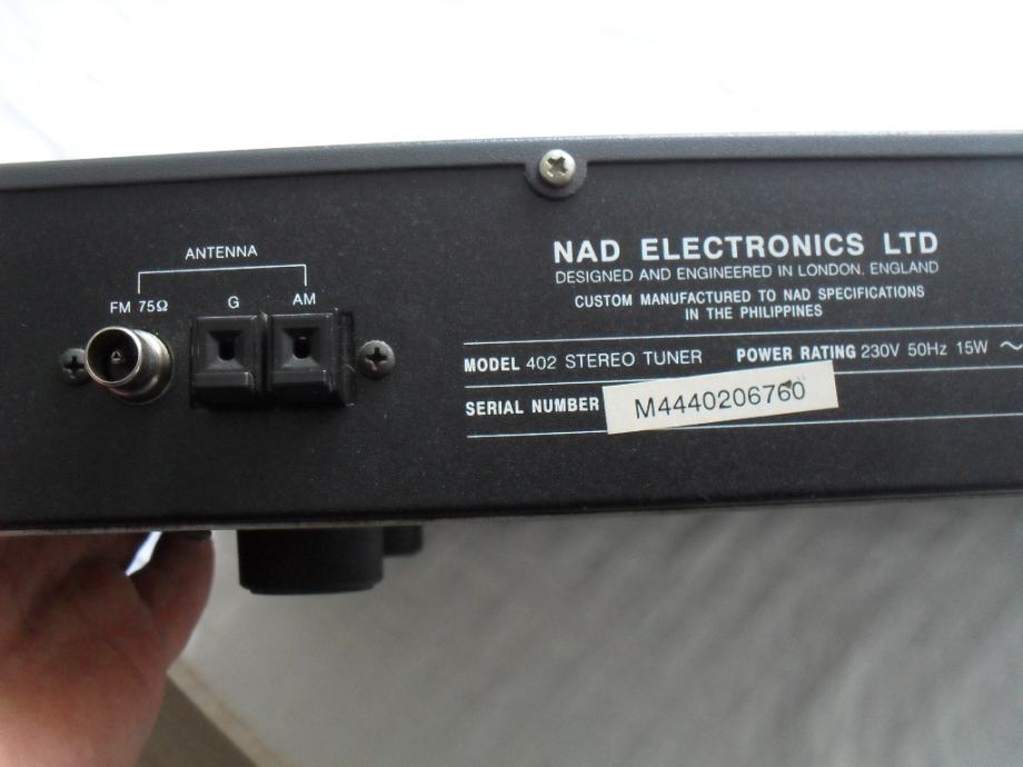 NAD 402 AM/FM Stereo Tuner