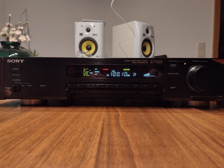 Sony st s770es