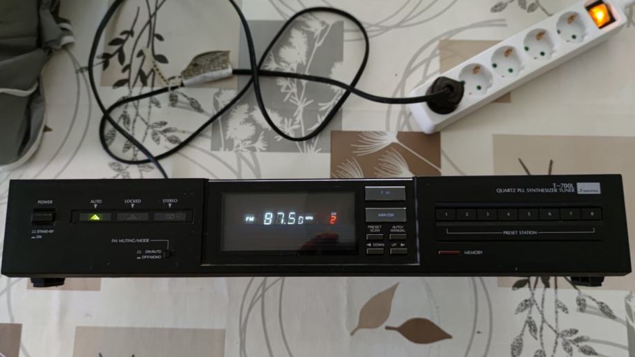 Vintage Sansui T-700L Quartz PLL Synthesizer AM/FM Stereo Tuner