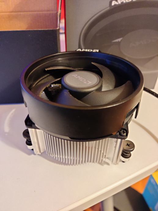 Hladnjak za procesor AMD Wraith Spire CPU Cooler