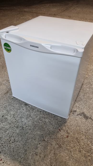 Kompaktni frižider, Samsung SRG 058