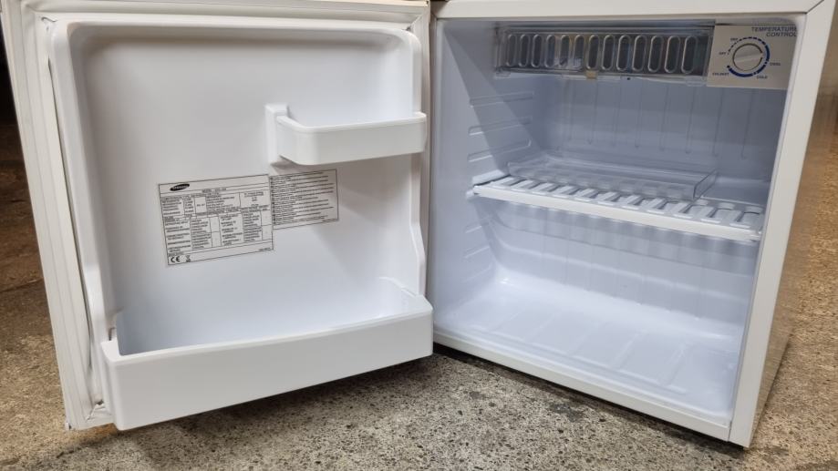 Kompaktni frižider, Samsung SRG 058