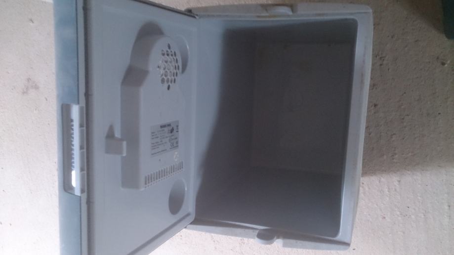 Prijenosni frižider / hladnjak AC 220V/12V Mobicool Prijenosni frižider / hladnjak AC 220V/12V Mobicool