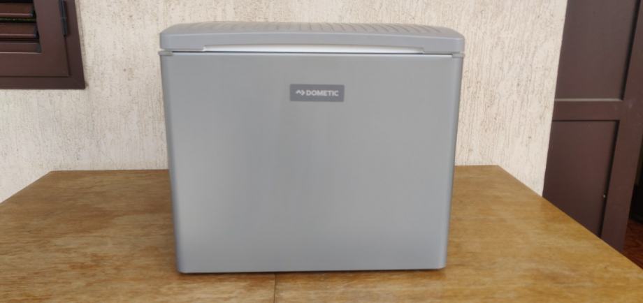 Prijenosni hladnjak/frižider na plin,12V, 220V Prijenosni hladnjak/frižider na plin,12V, 220V