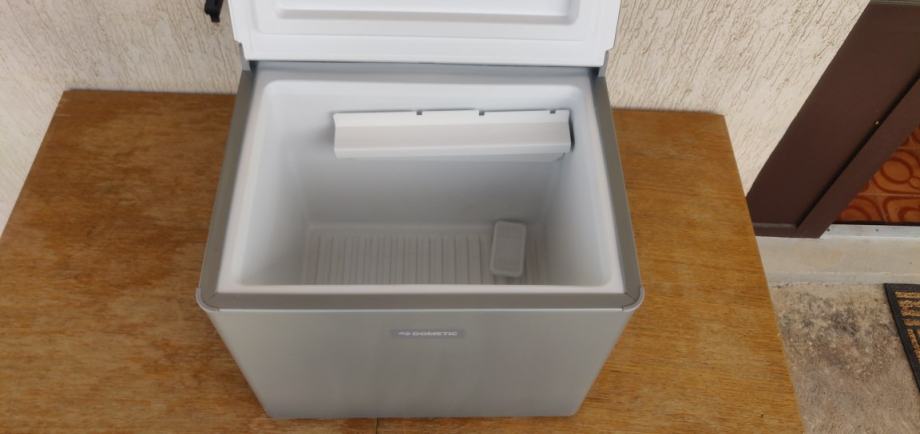 Prijenosni hladnjak/frižider na plin,12V, 220V Prijenosni hladnjak/frižider na plin,12V, 220V