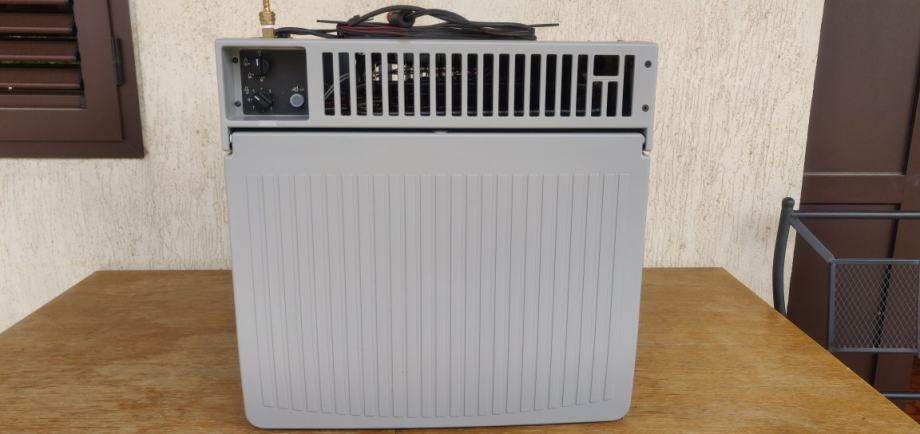 Prijenosni hladnjak/frižider na plin,12V, 220V Prijenosni hladnjak/frižider na plin,12V, 220V