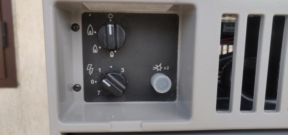 Prijenosni hladnjak/frižider na plin,12V, 220V Prijenosni hladnjak/frižider na plin,12V, 220V