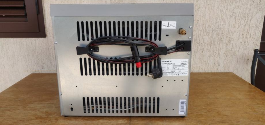Prijenosni hladnjak/frižider na plin,12V, 220V Prijenosni hladnjak/frižider na plin,12V, 220V