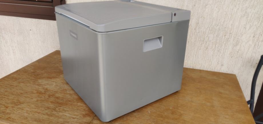 Prijenosni hladnjak/frižider na plin,12V, 220V Prijenosni hladnjak/frižider na plin,12V, 220V