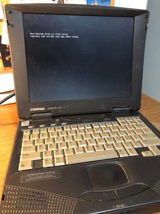 Compaq Armada 1700 Pentium II retro laptop