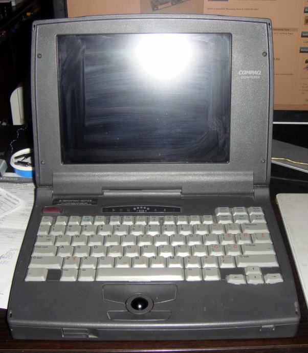 Compaq Contura 420C retro laptop notebook 486 16mb Windows 95 Win95