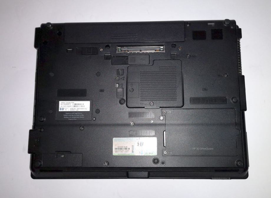 HP 6735b AMD Turion DualCore 2.0GHz, 2GB DDR3, 160GB HDD, neispravan