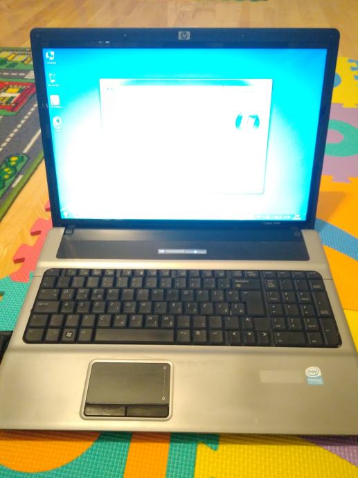 HP Compaq 6820s 17 (C2D T9300, 4GB, 500GB, ATI x1350, nova baterija)