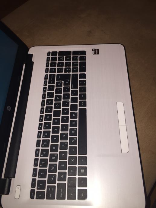HP laptop, model 1bv18ea (BIJELI) HITNO!