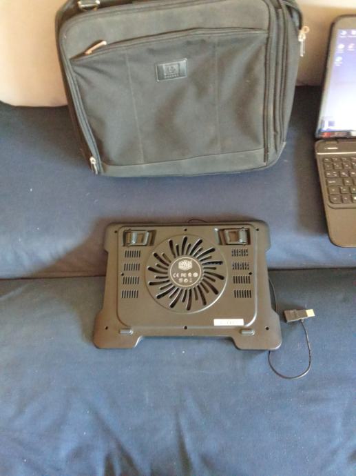 hp laptop sa svom opremom