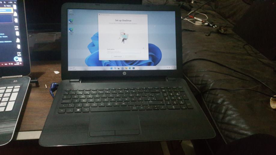HP tpn-c126 laptop, AMD E2-7110, full hd