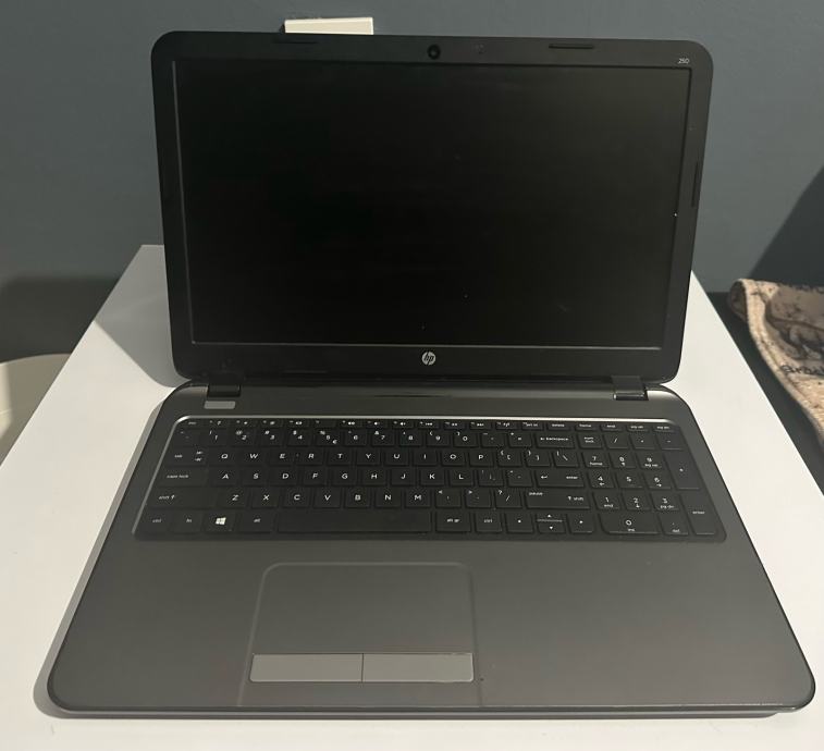 Laptop HP 250 G3