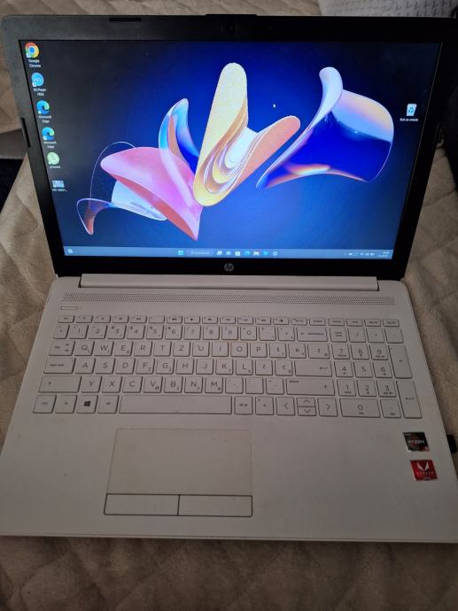 Prodajem laptop HP bijeli
