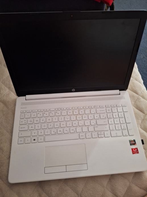 Prodajem laptop HP bijeli