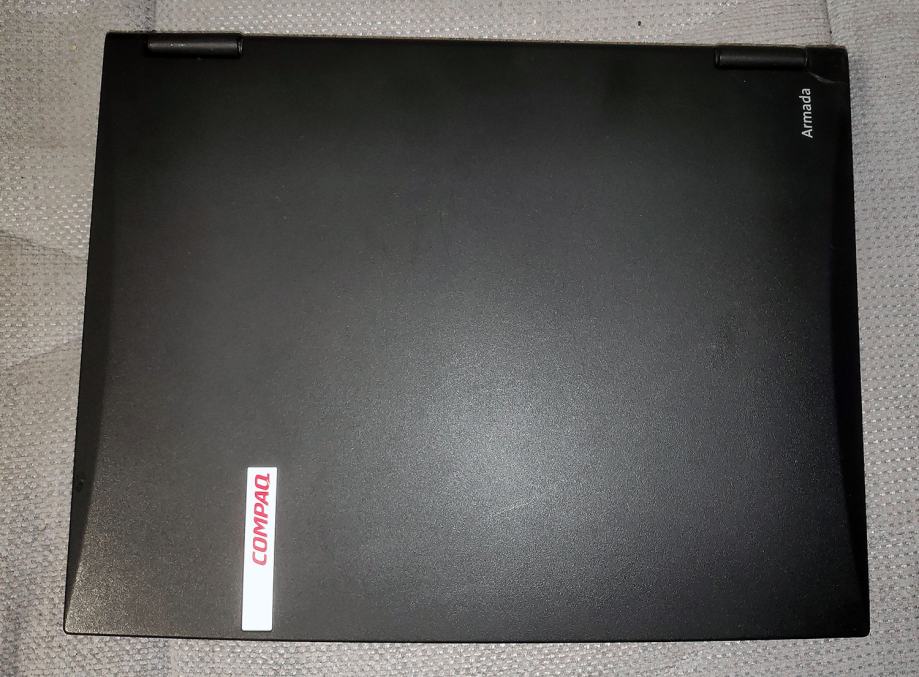 Retro laptop Compaq Armada 110 - Pentium III 800 mhz 128mb ram