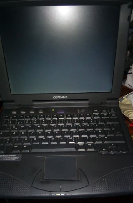 Retro Laptop Compaq Armada 1580DT (odličan za DOS i Win 95/98 igre)