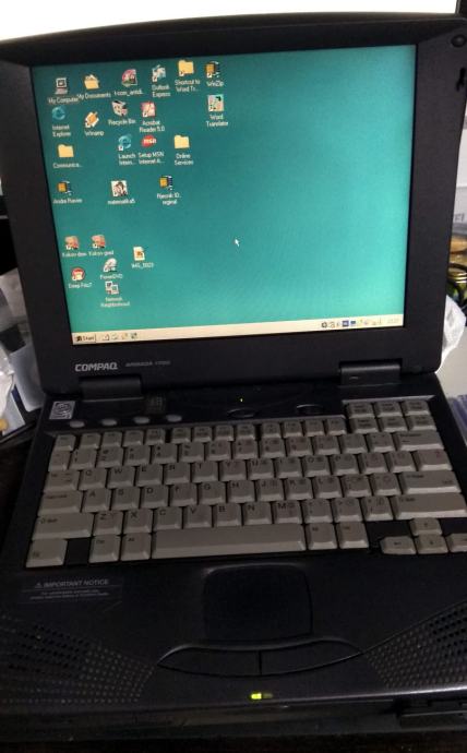 Retro laptop Compaq Armada 1700 Pentium 2 Win 98 . za retro igre i sl.