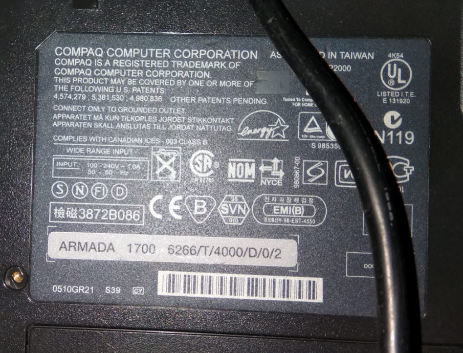 Retro laptop Compaq Armada 1700 Pentium 2 Win 98 . za retro igre i sl.