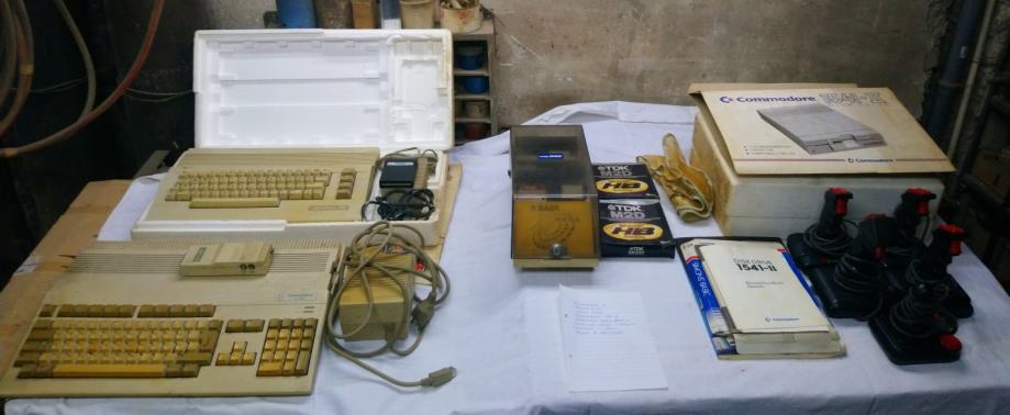 Amiga A500 i Commodore 64 igrače konzole