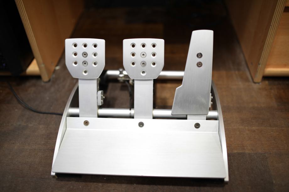 Fanatec GT3 RS v2 volan + ClubSport papučice za PC / Playstation