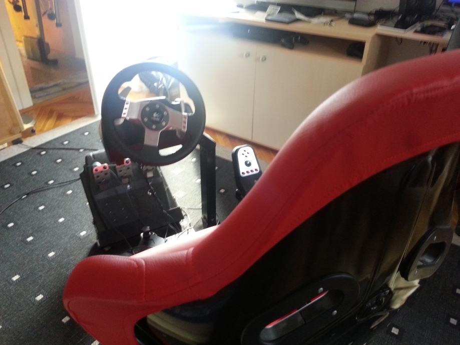 Logitech G27 i rSeat cockpit
