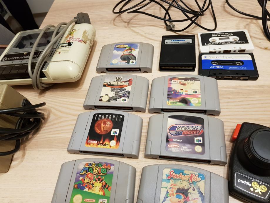Nintendo, Sega, Playstation, C64, Famiclone lot komplet