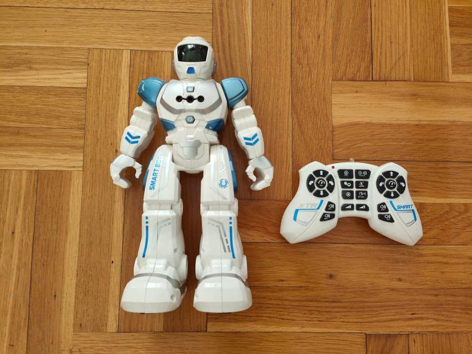 Robot igračka na daljinski.