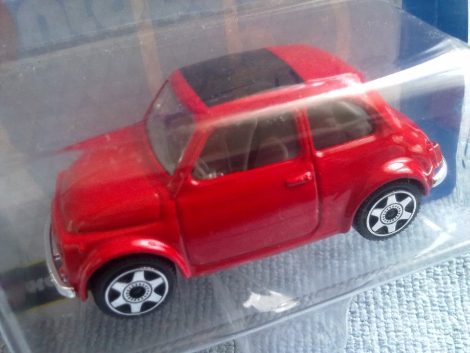 FIAT 500 NUOVA CLASSIC Crveni NOVO autić igračka oldtimer Bburago 1:43