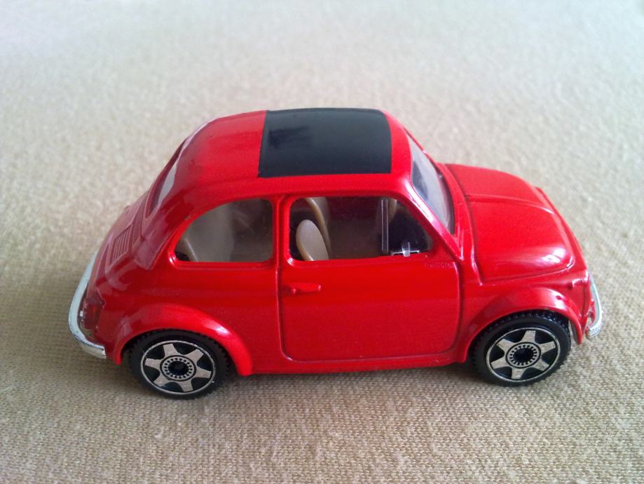 FIAT 500 NUOVA CLASSIC Crveni NOVO autić igračka oldtimer Bburago 1:43