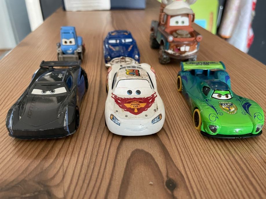 Munjeviti juric autići