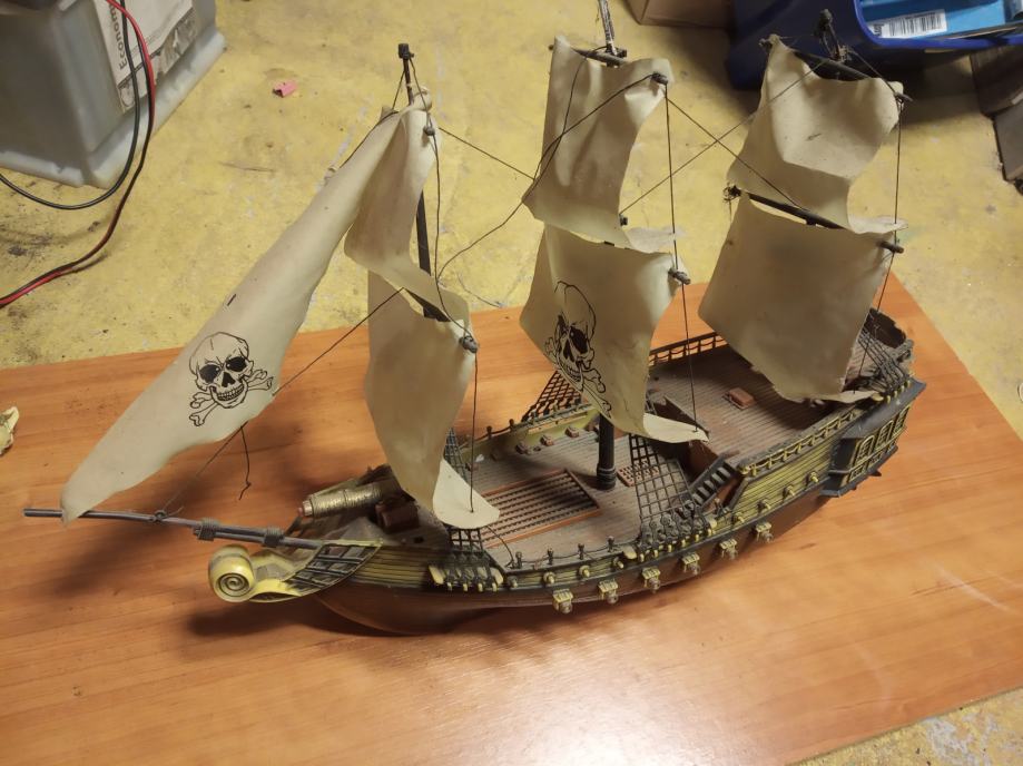 Piratski brod/jedrenjak, pogodan za u vodu