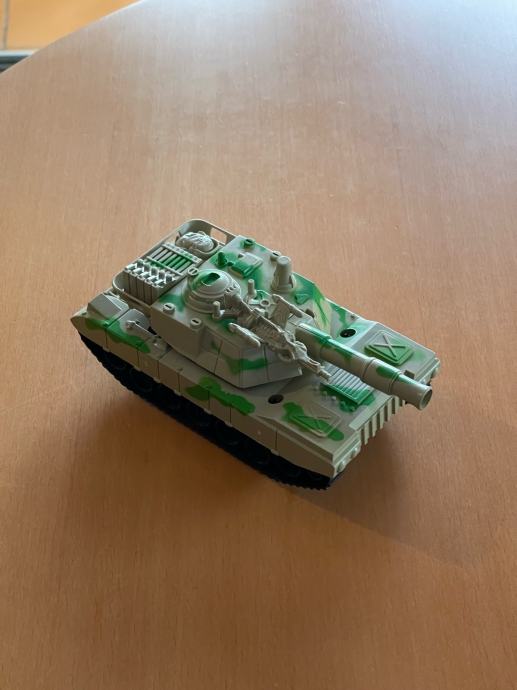 Tenk - dječja igračka