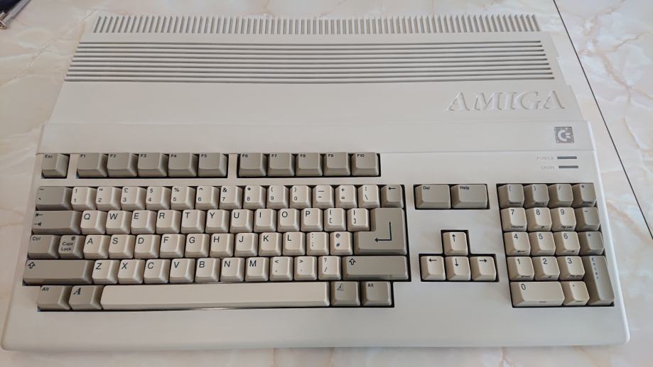 AMIGA 500