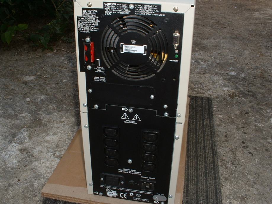 APC Smart UPS SU3000INET