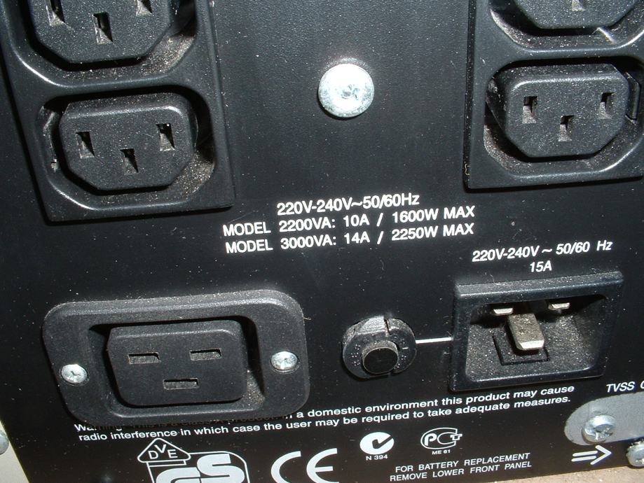 APC Smart UPS SU3000INET
