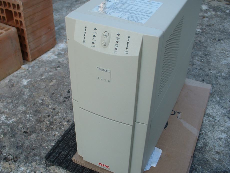 APC Smart UPS SU3000INET
