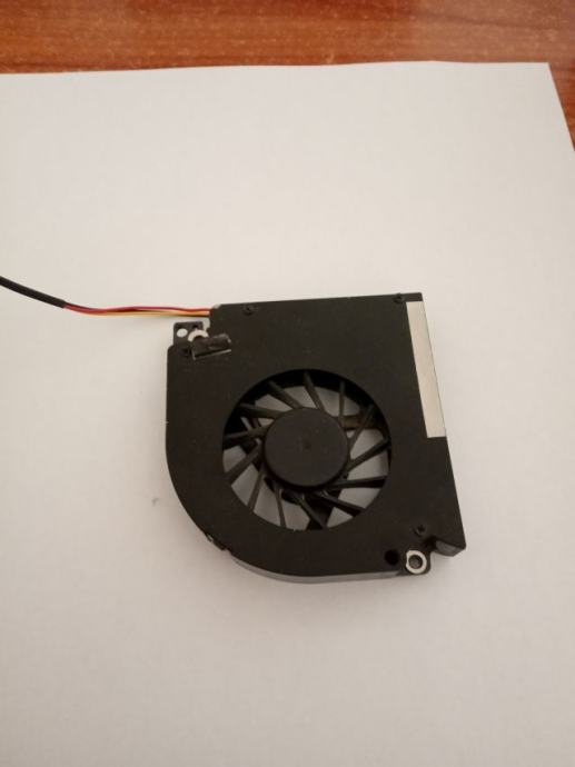 Asrock P4vM800; Intel Pentium 4, 1,5 GHz; napajanje Codegen 300 W