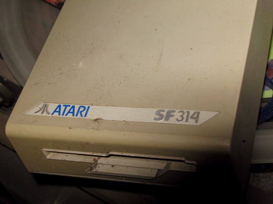 Atari 520 ST + Atari monitor SM124 + SF314 disketna jedinica