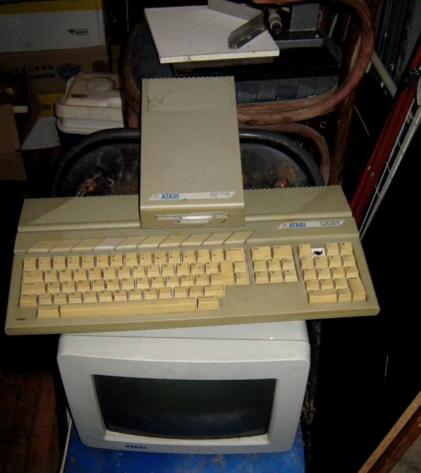 Atari 520 ST + Atari monitor SM124 + SF314 disketna jedinica