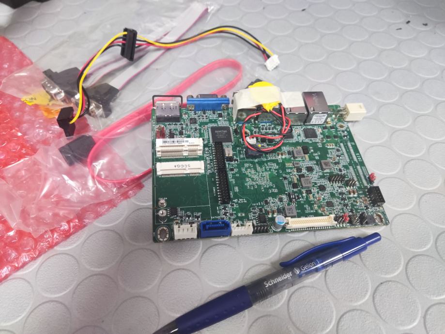 DFI BW551 industrijski SoC miniPC lowPower Intel N3710 + 8GB RAM DDR3L