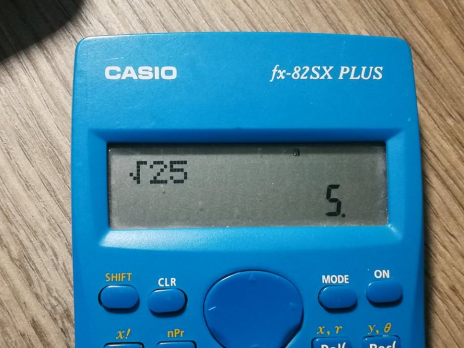 Kalkulator CASIO fx-82SX plus