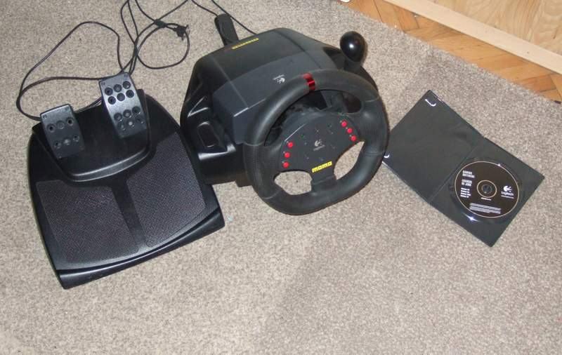 Logitech Momo Volan