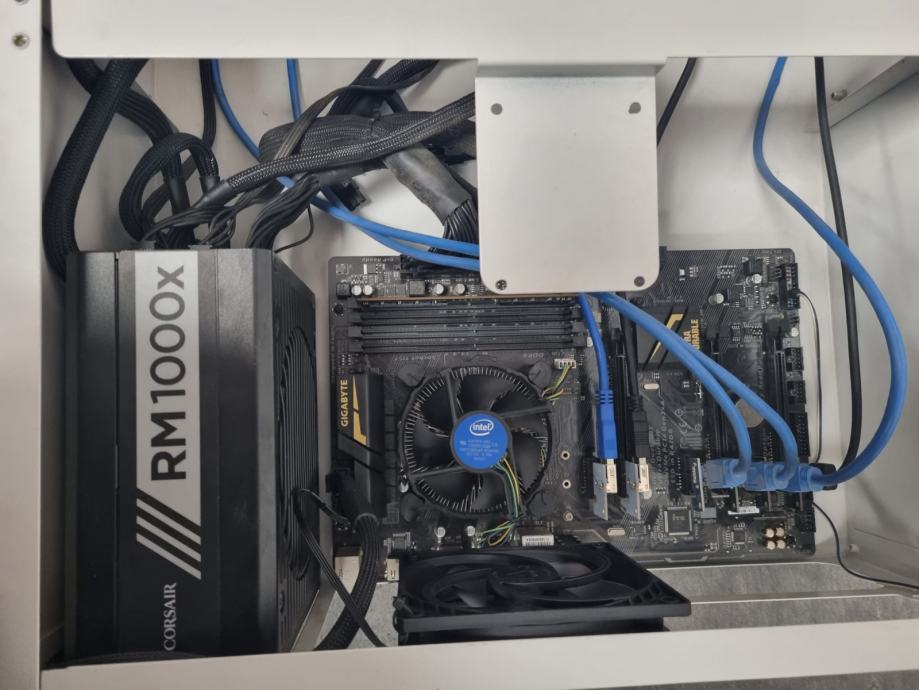 Mining rig bez grafičkih, 4U kućište, procesor, ploča, riseri